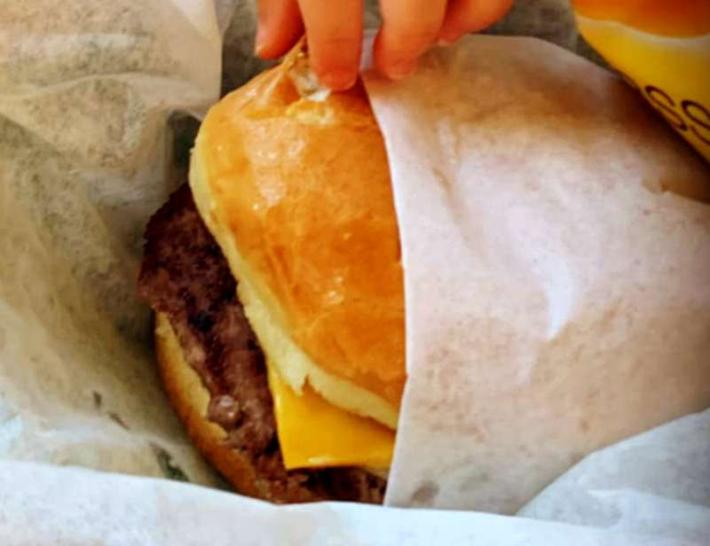 The 40 Best 'Hood Burgers In Los Angeles ~ L.A. TACO