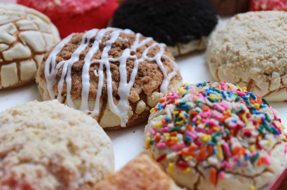 This Viral Panadería Offering Oreo, Mazapán, and Churro-Flavored ...