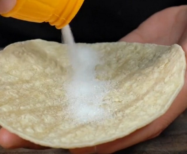 A Tiktok Chef Making a 'Taco de Sal' (Salt Taco) Is Going Viral For ...