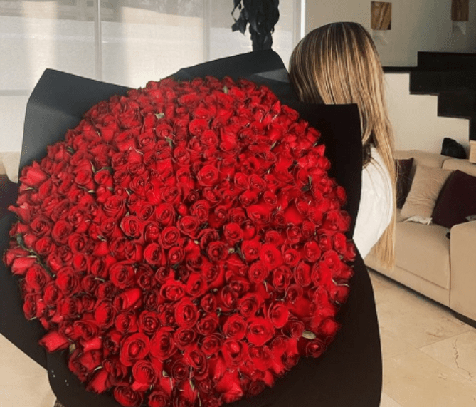Blooms, Bling, and $1,200 Bouquets: The ‘Ramo Buchón' Is the Latest ...