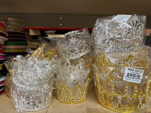 Blooms, Bling, and $1,200 Bouquets: The ‘Ramo Buchón' Is the Latest ...
